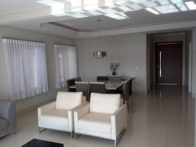 Casa Sobrado, 4 Dormitórios 3 suítes, 337m², 4 vagas, Jaguary, Urbanova