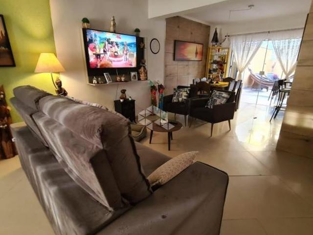 Casa sobrado 4 dormitórios no bairro Hipica!