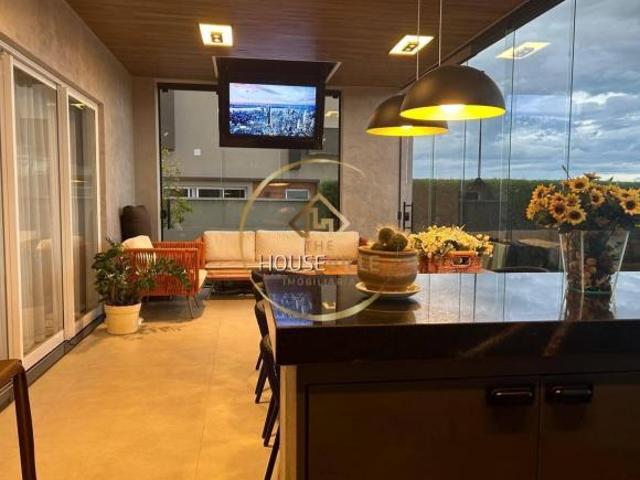 Casa Sobrado, 5 Dormitórios 4 suítes, 525m², Condomínio Alphaville, Sjc