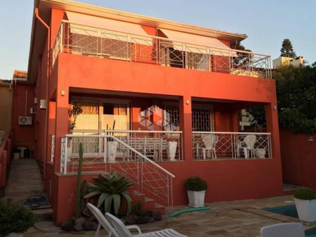 Casa Sobrado, 5 dormitórios, 2 suítes, 4 vagas e piscina no Chácara das Pedras