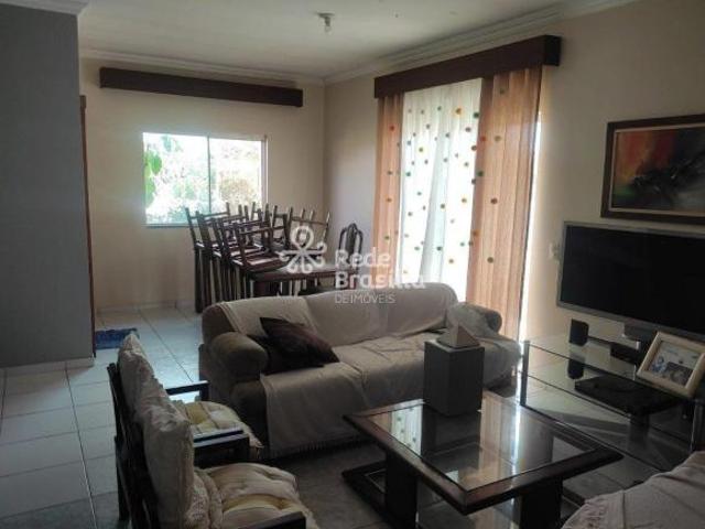 Casa sobrado 5 Quartos Suíte master 4 vagas Piscina Quintal Guará I