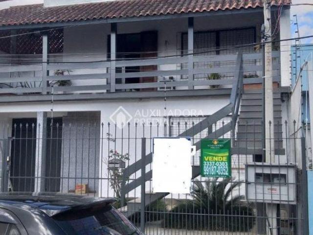 Casa sobrado, 5 quartos, 2 vagas, próximo Shopping Centerlar