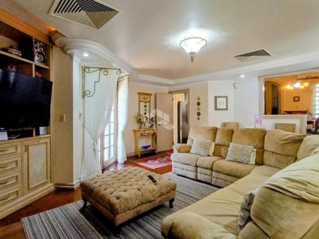 CASA SOBRADO 6 DORMITÓRIOS 2 SUÍTES, SENDO UMA COM 80M², 8 VAGAS COBERTAS, AR CENTRAL, PISCINA, SALÃ
