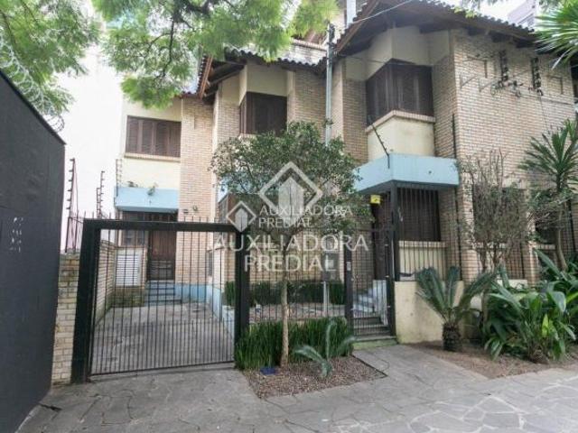 Casa, Sobrado co m três pavimentos à venda no bairro Bela vista