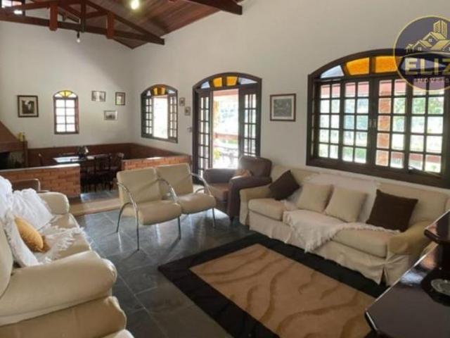 Casa sobrado com edícula à venda no Condomínio Vale da Santa Fé em Vinhedo SP