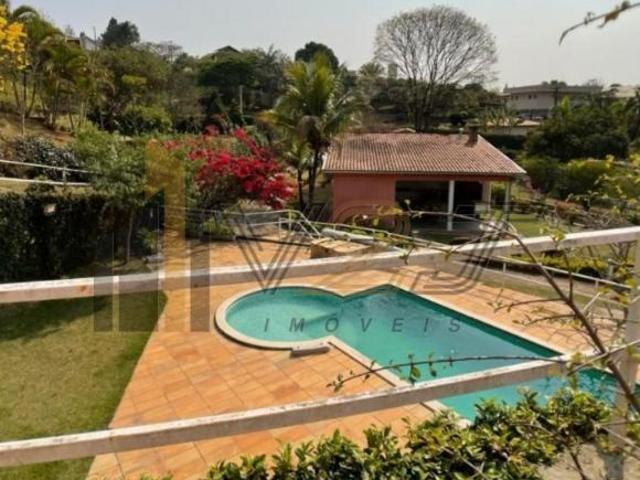 Casa sobrado com Edícula à venda no Condomínio Vale da Santa Fé em Vinhedo/SP