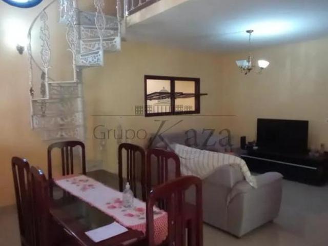 Casa Sobrado com Edícula Bosque dos Eucaliptos 4 Dormitórios 250m²