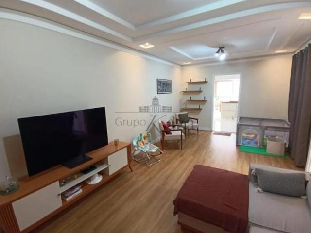 Casa Sobrado com Edícula Parque Itamaraty Jacareí 4 Dormitórios 139m²