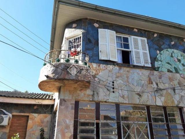 CASA SOBRADO COM JARDIM E 05 DORMITÓRIOS, VAGA PARA 05 CARROS