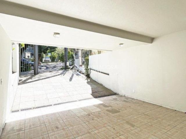 Casa sobrado com piscina
