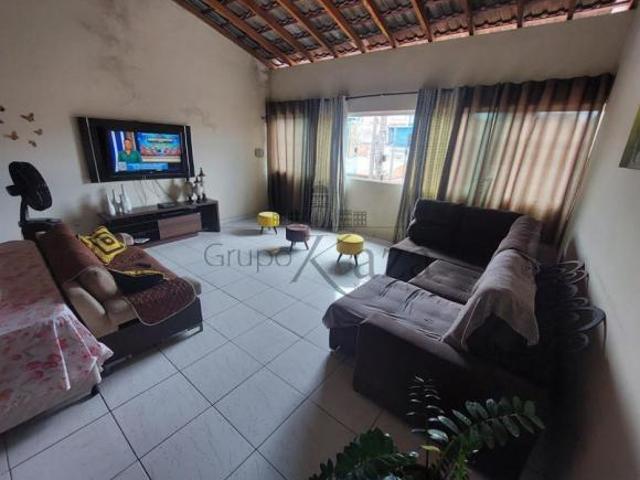 Casa Sobrado com Ponto Comercial Jardim Santa Luzia 3 Dormitórios 144,90m²