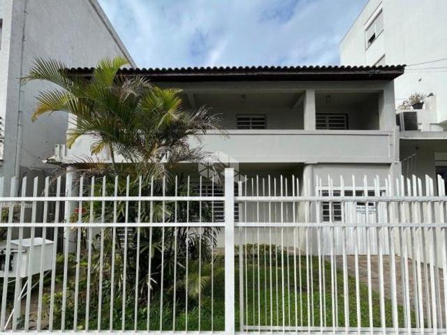 Casa sobrado com 04 quartos a venda, ao lado do conjunto 3 da UFN no bairro Centro de Santa Maria