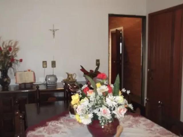 Casa sobrado com 1 dormitório e 4 suítes no Parque Santa Mônica próxima ao Hospital Santa Casa em Sã