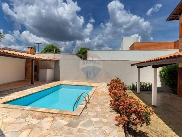 Casa sobrado com 258m², 3 quartos Ribeirânia