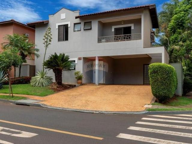 Casa sobrado com 290m² de construção, 4 quartos no Condomínio Santa Helena