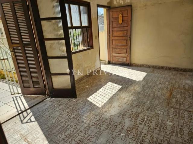 Casa Sobrado com 228m² / 3 Dormitórios / 1 Suíte / 4 Banheiros / 3 Vagas