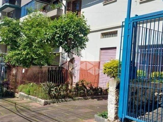 Casa Sobrado com 3 dormitórios, 3 banheiros, 9 vagas no bairro Higienópolis perto do Zaffari