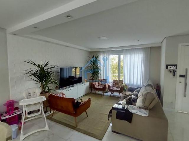 Casa sobrado com 3 suítes Cond. Golden Park em Sorocaba