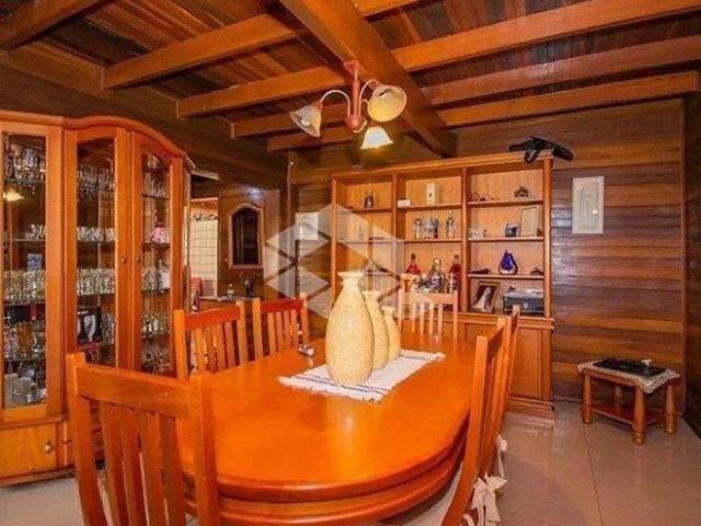 Casa sobrado com 3 quartos, 1 suíte master, 3 vagas no Sarandi, pertinho da Cassol Centerlar