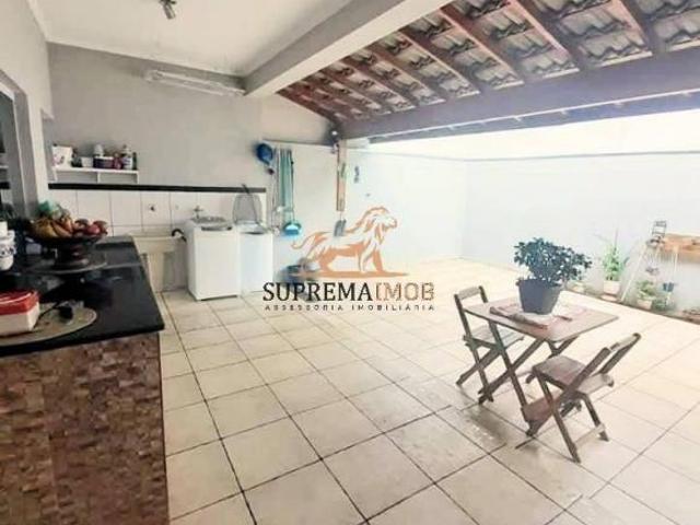 Casa sobrado com 3 quartos à venda, 168 m² Condomínio Horto Florestal II
