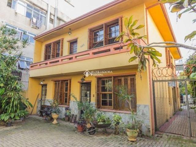 Casa Sobrado com 3 quartos e 5 vagas no Bairro Bom Fim