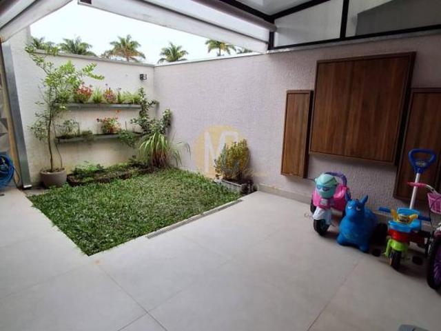 Casa Sobrado com 3 Quartos em Localização Privilegiada