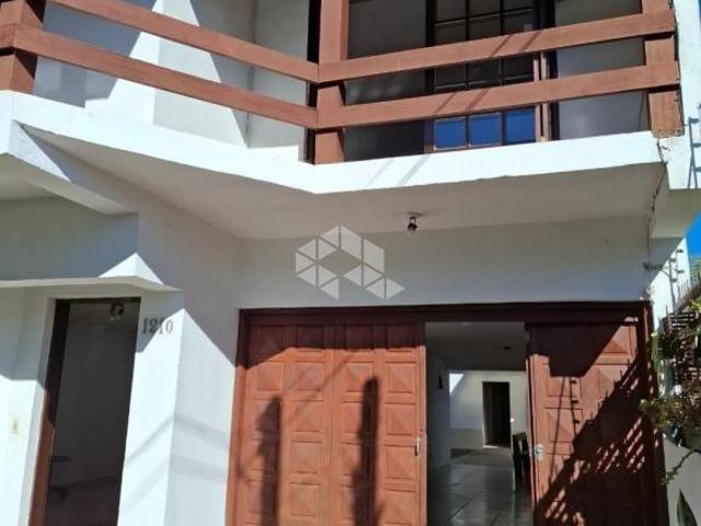Casa sobrado com 4 dormitórios, suíte e 2 banheiros, 3 vagas cobertas e ainda po