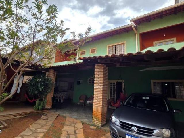 CASA SOBRADO COMERCIAL OU RESIDENCIAL, PERTO DA FEIRA DO PRODUTOR E COMERCIO LOCAL RUA 4A