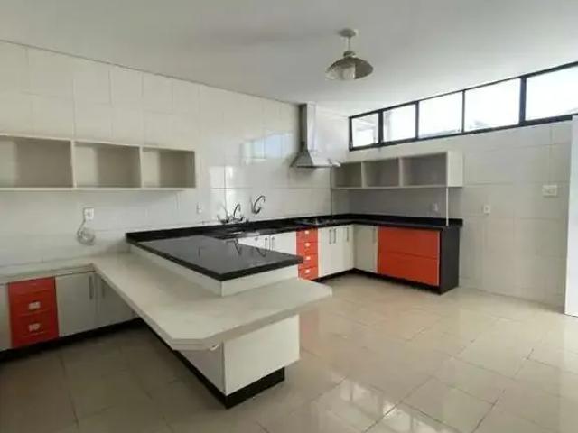 Casa / Sobrado Comercial para Locação em Mogi das Cruzes/SP Vila Oliveira 5 Quartos
