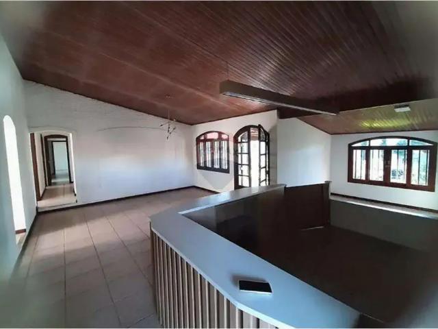 Casa / Sobrado Comercial para Locação em Atibaia/SP Vila Santista 4 Quartos
