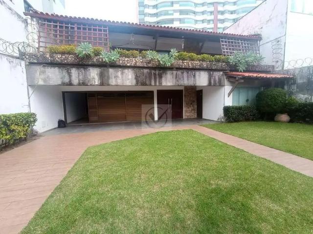 Casa / Sobrado Comercial para Locação em Aracaju/SE Farolândia 3 Quartos