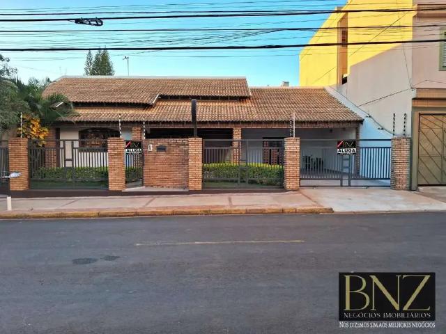 Casa / Sobrado Comercial para Locação em Arapongas/PR Centro 5 Quartos