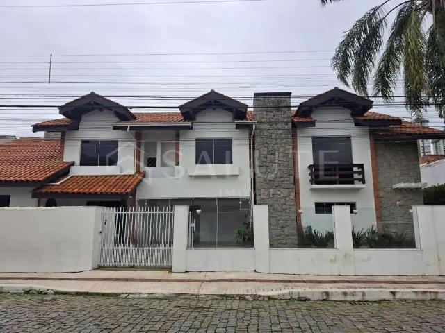 Casa / Sobrado Comercial para Locação em Balneário Camboriú/SC Centro 4 Quartos