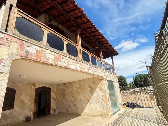 Casa / Sobrado Comercial para Locação em Belo Horizonte/MG Planalto 4 Quartos