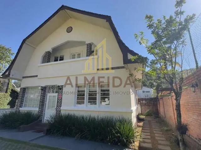 Casa / Sobrado Comercial para Locação em Blumenau/SC Bom Retiro 4 Quartos