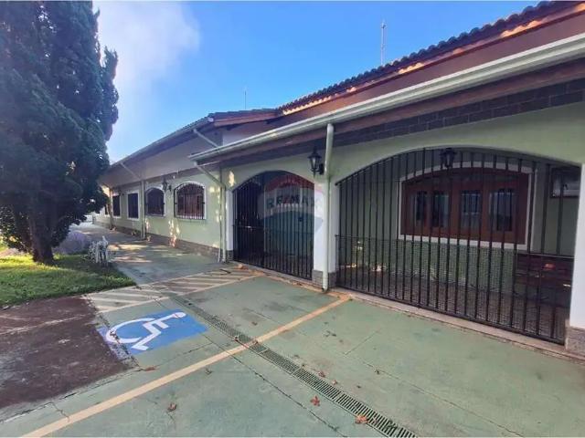 Casa / Sobrado Comercial para Locação em Bragança Paulista/SP Cidade Jardim 2 Quartos