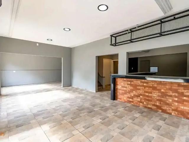 Casa / Sobrado Comercial para Locação em Curitiba/PR Água Verde 4 Quartos