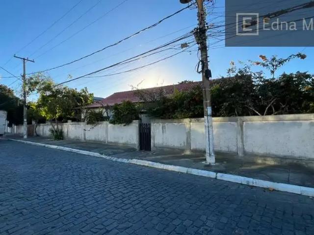 Casa / Sobrado Comercial para Locação em Cabo Frio/RJ Palmeiras 4 Quartos