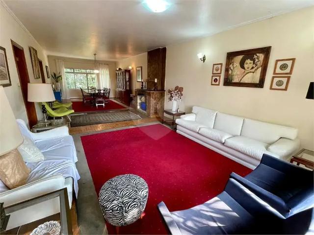 Casa / Sobrado Comercial para Locação em Cotia/SP Vila São Joaquim 5 Quartos