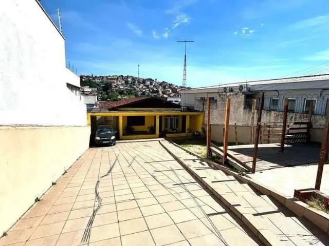 Casa / Sobrado Comercial para Locação em Cotia/SP Vila Santo Antônio do Portão 3 Quartos