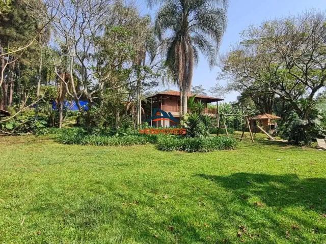 Casa / Sobrado Comercial para Locação em Cotia/SP Vila Santo Antônio 5 Quartos