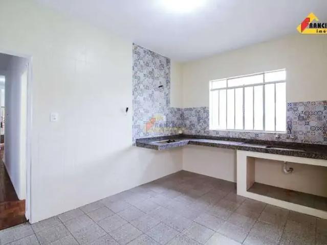 Casa / Sobrado Comercial para Locação em Divinópolis/MG Centro 2 Quartos