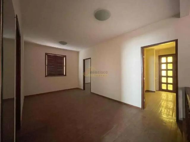 Casa / Sobrado Comercial para Locação em Divinópolis/MG Centro 4 Quartos