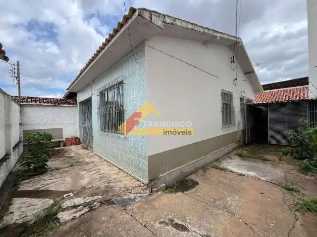 Casa / Sobrado Comercial para Locação em Divinópolis/MG Sidil 4 Quartos
