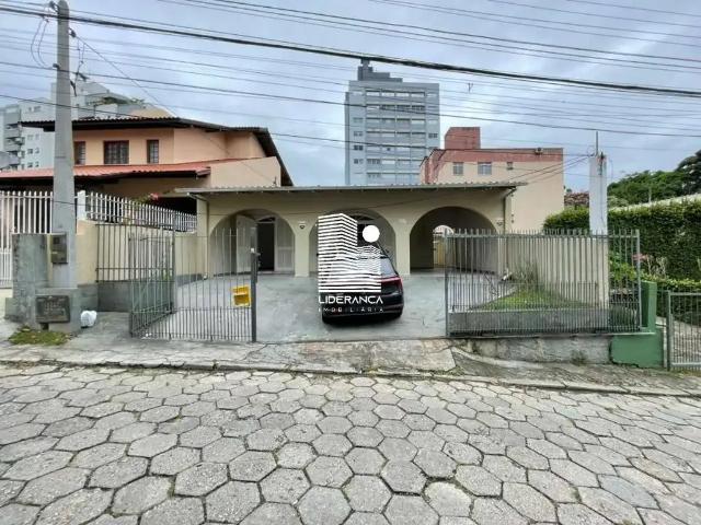 Casa / Sobrado Comercial para Locação em Florianópolis/SC Trindade 3 Quartos