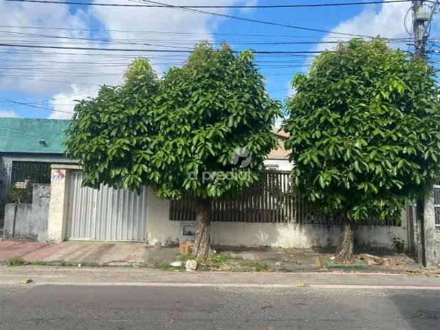 Casa / Sobrado Comercial para Locação em Fortaleza/CE Rodolfo Teófilo 3 Quartos