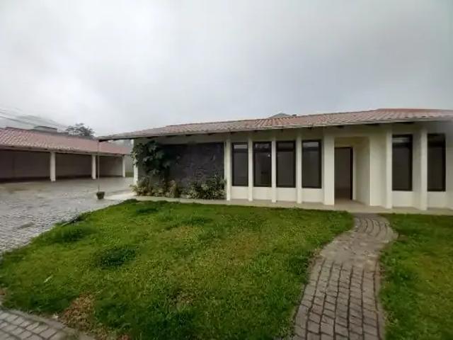 Casa / Sobrado Comercial para Locação em Joinville/SC Saguaçu