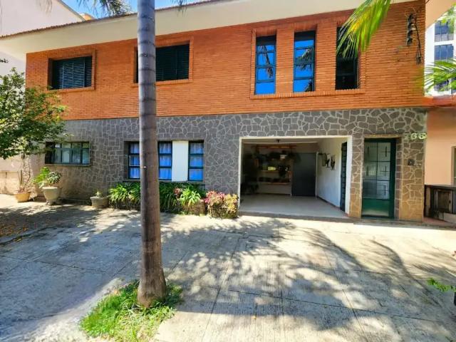 Casa / Sobrado Comercial para Locação em Poços de Caldas/MG Centro 3 Quartos