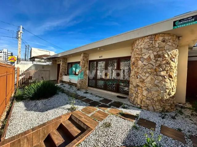 Casa / Sobrado Comercial para Locação em Ponta Grossa/PR Centro 3 Quartos