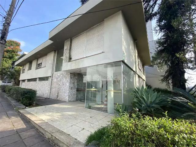 Casa / Sobrado Comercial para Locação em Porto Alegre/RS Auxiliadora 17 Quartos